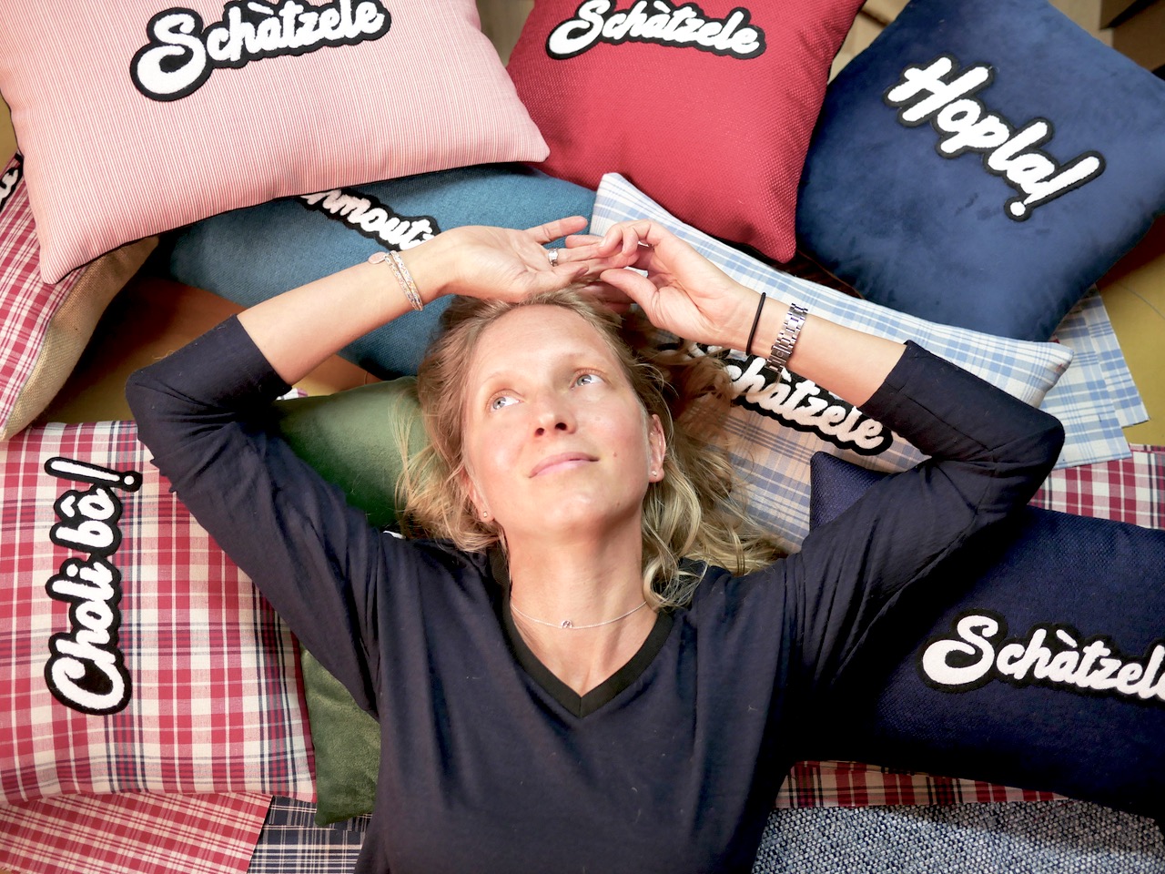 Marie et ses coussins mots rigolos! - GNOOSS